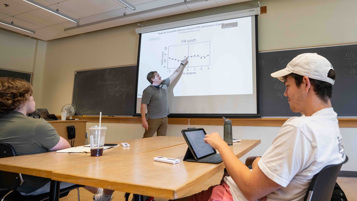 UO Economics Degrees Awarded STEM Designation | Social Sciences